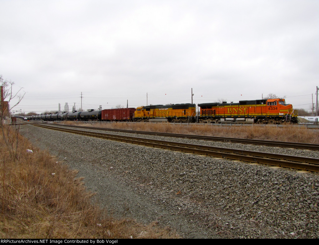 BNSF 4334 and 8942